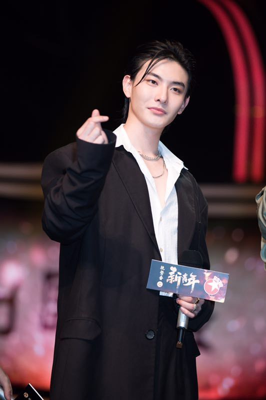 王瑞昌出席《艳势番之新青年》北京、上海发布会与黄子韬易烊千玺组成YSF天团 - 360娱乐，你开心就好