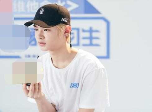 练习生Justin连曝猛料工作人员急着使眼色, 但他还是吐槽范丞丞说梦话 - 360娱乐，你开心就好