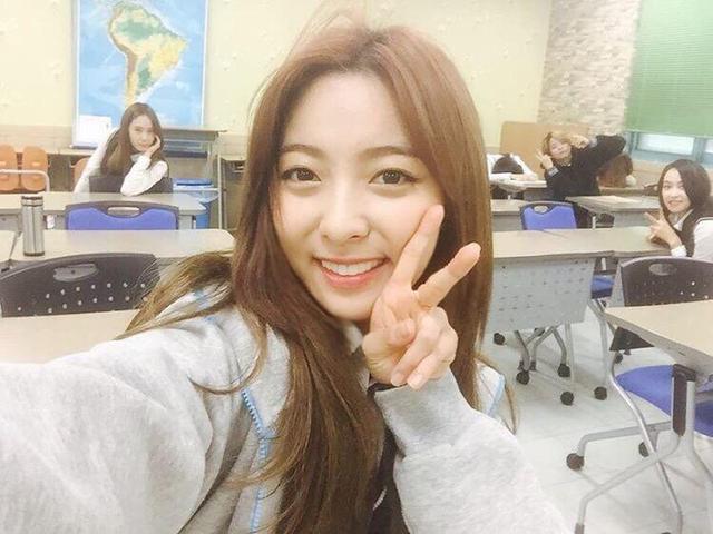 前f(x)成员Luna妆容翻车，脸部惨白反光像纸人，解约后放飞自我？ - 360娱乐，你开心就好