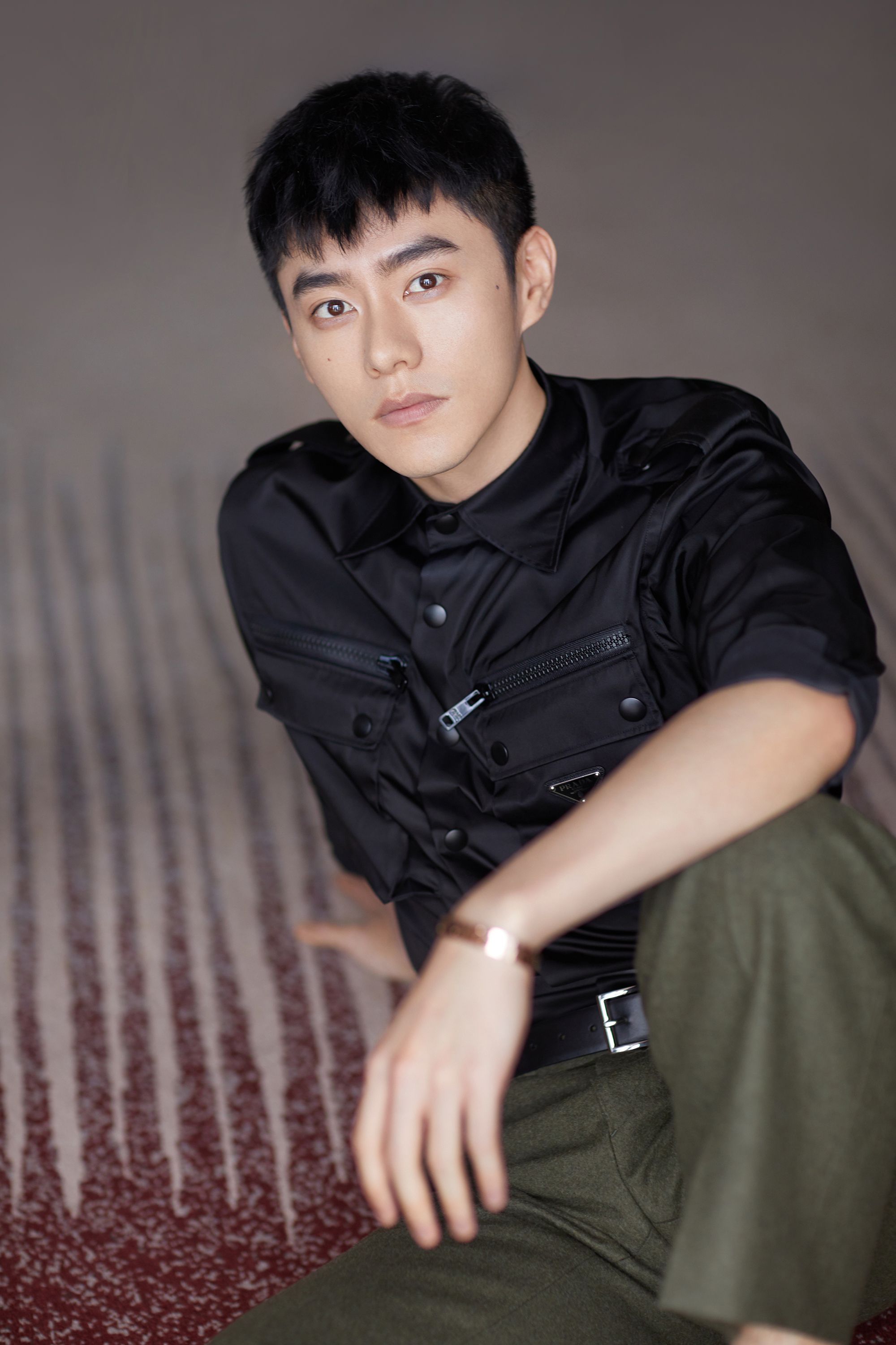 李程彬出席顶级时尚品牌春夏大秀 化身来自未来硬朗绅士 -- 眼界，放眼世界