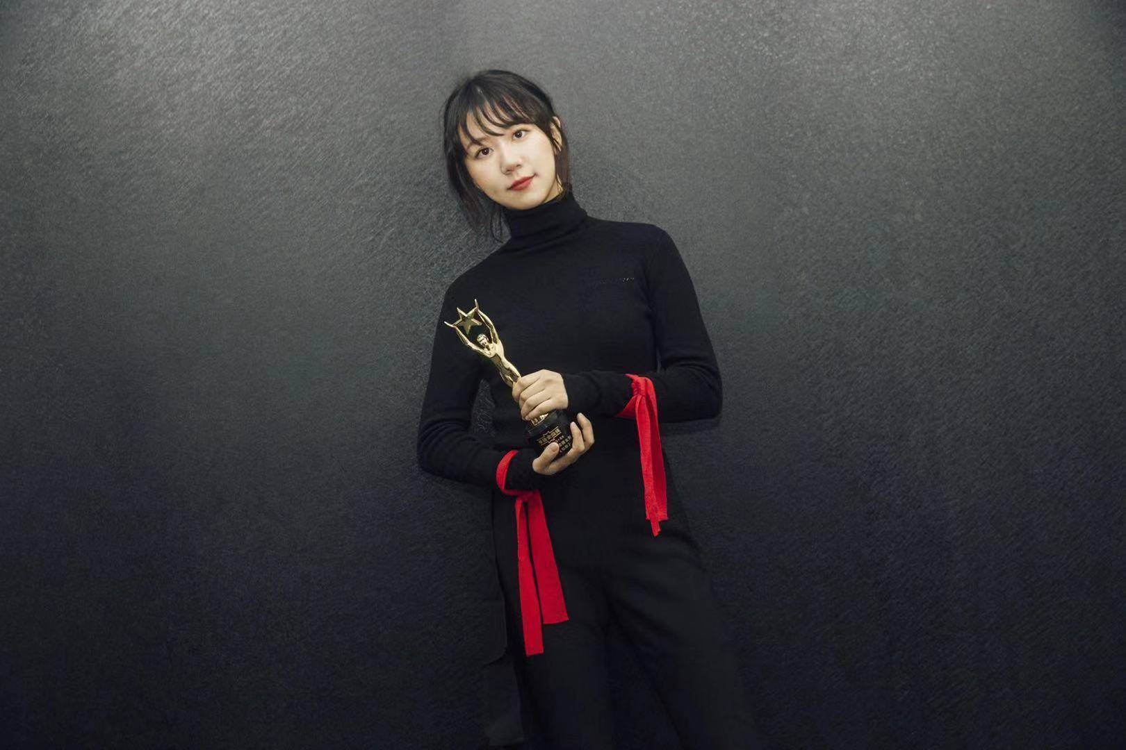 谢春花亮相华语金曲盛典 获最佳国语女新人奖项感恩歌迷 360娱乐，你开心就好