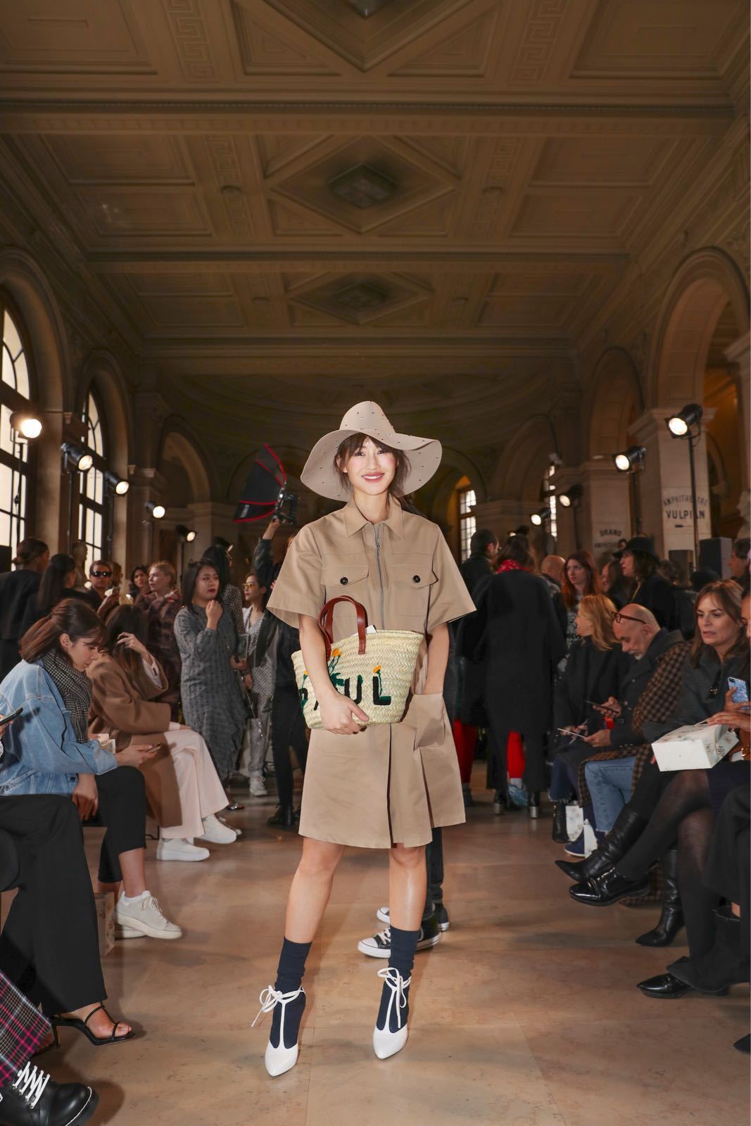 陈燃Mark Luu 巴黎时装周看秀 潮搭出街被赞“行走的衣架” - 360娱乐，你开心就好